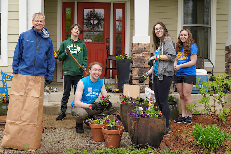 Volunteer – Outreach